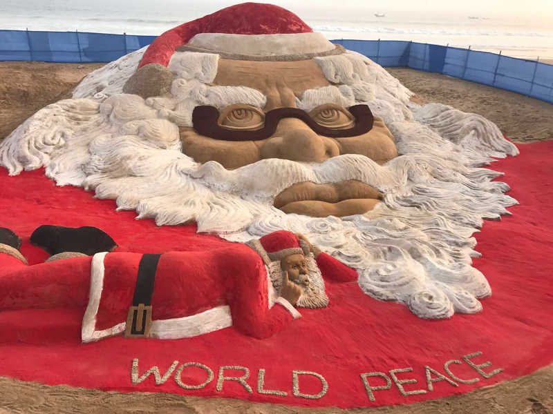 Sudarsan creates world's biggest sand Santa face