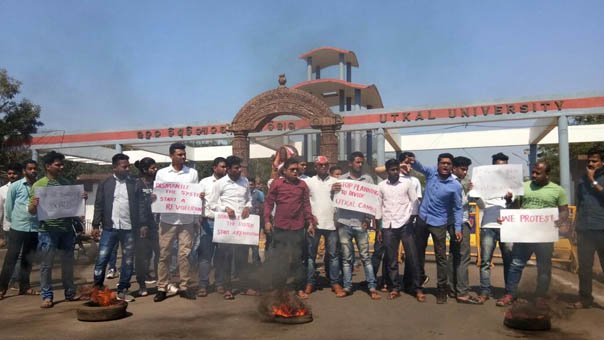 Utkal University students block NH protesting 2nd campus of RD University