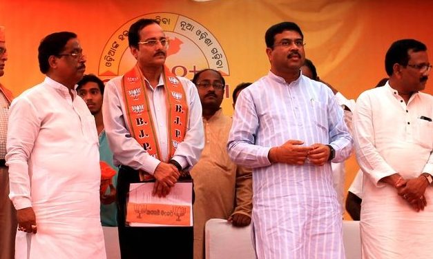 Retired IAS officer Ashok Tripathy joins BJP in Odisha